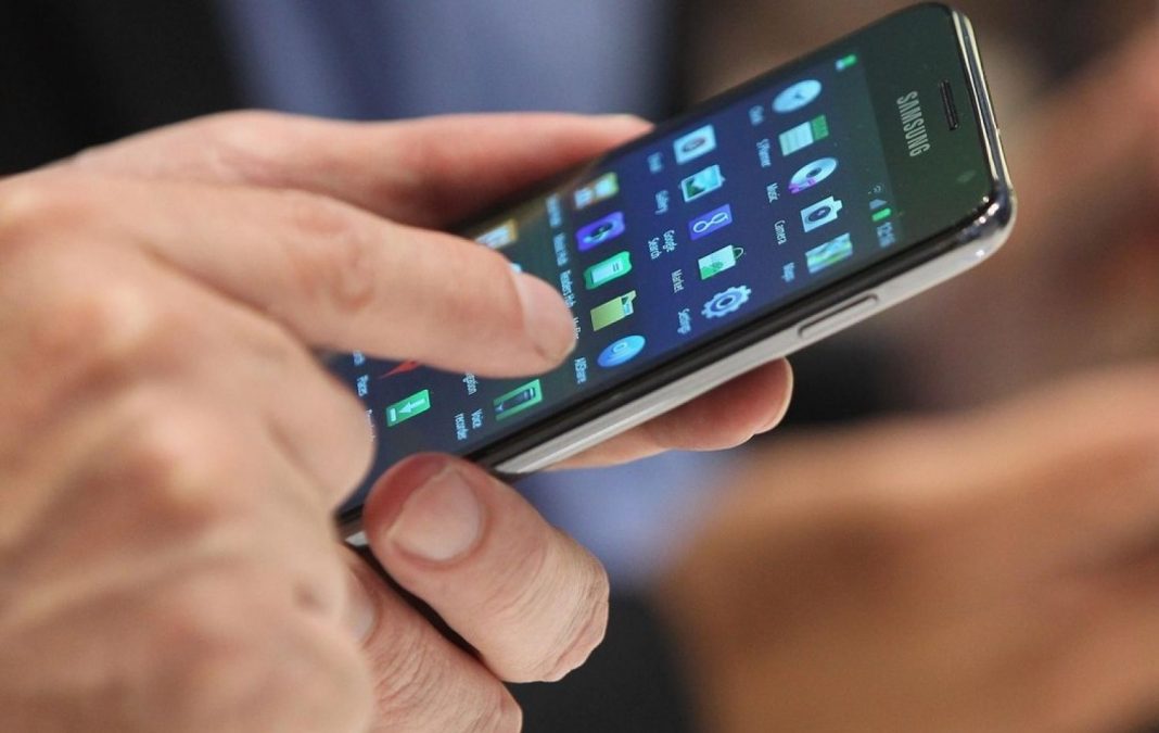 El Gobierno declara servicio público a la telefonía fija, celular ...